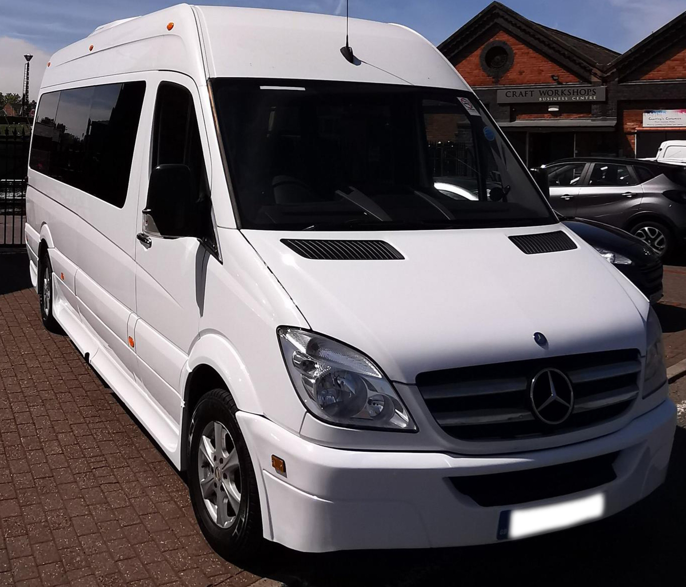 banbury-minibus-hire-8-to-16-seater-mercedes-available-with-driver